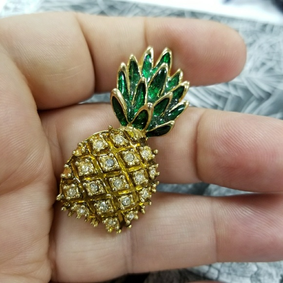 Vintage | Jewelry | Exquisite Vtg Rhinestone Pineapple Brooch | Poshmark